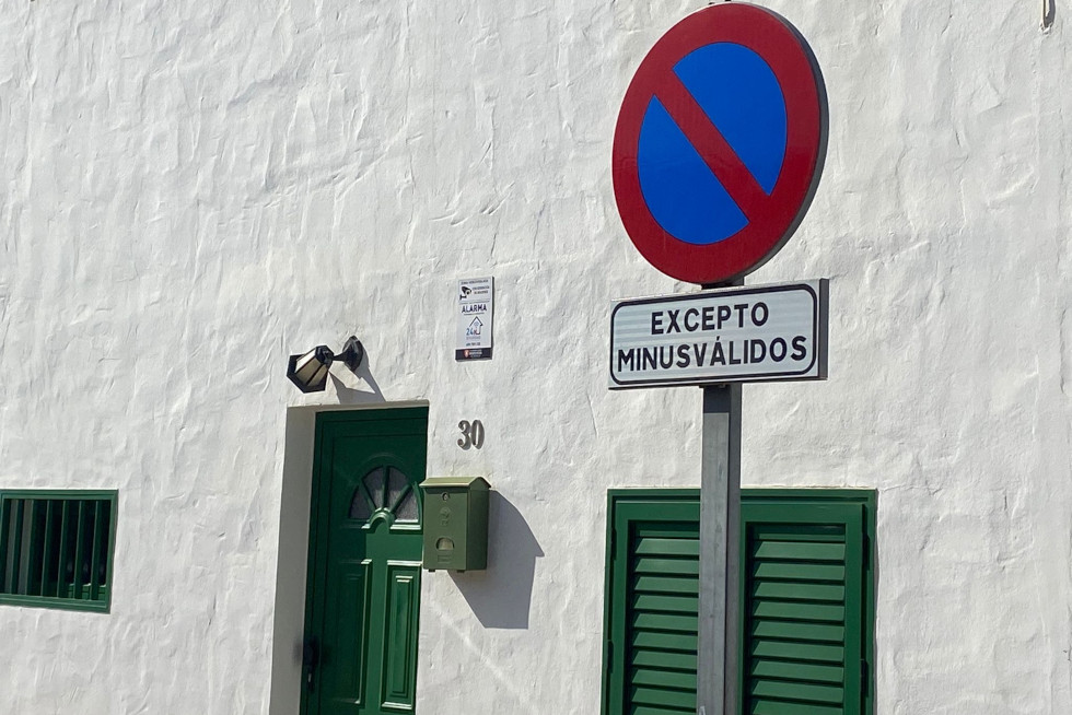 El PP de Yaiza pide que se elimine el término “minusválido” de la señalización vial del ...